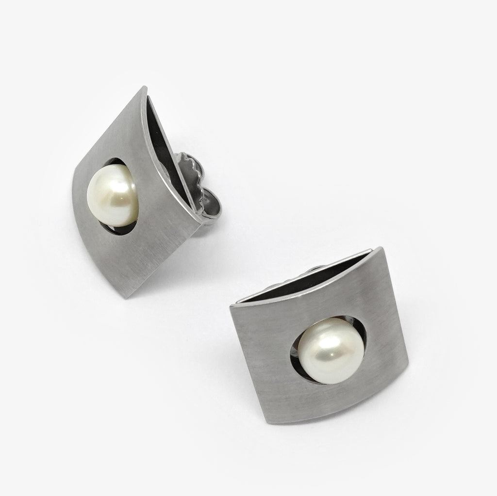 EST STUDS - PEARL - SQUARE – ORRO